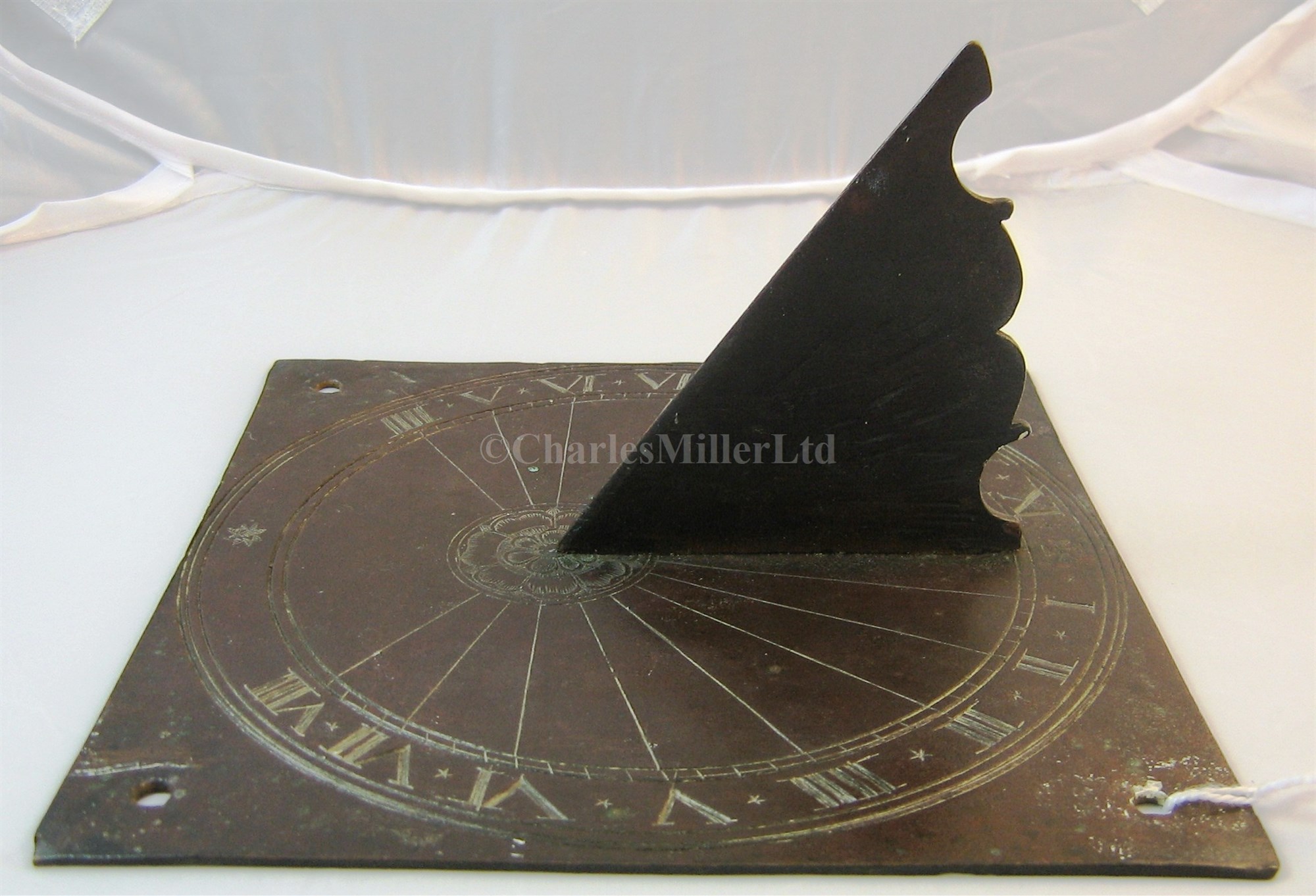 Lot 194 - A SMALL TUDOR SUNDIAL, CIRCA