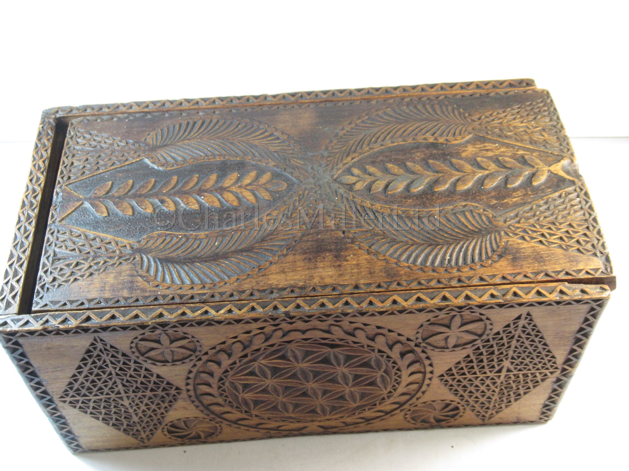 Lot 154 - A NEW ZEALAND KAURI WOOD DITTY BOX FROM THE