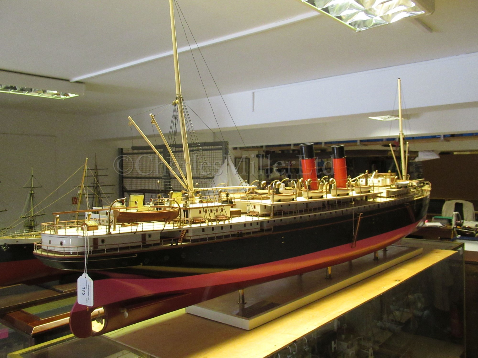 Lot 175 - A 1:75 SCALE BUILDER'S STYLE MODEL OF THE