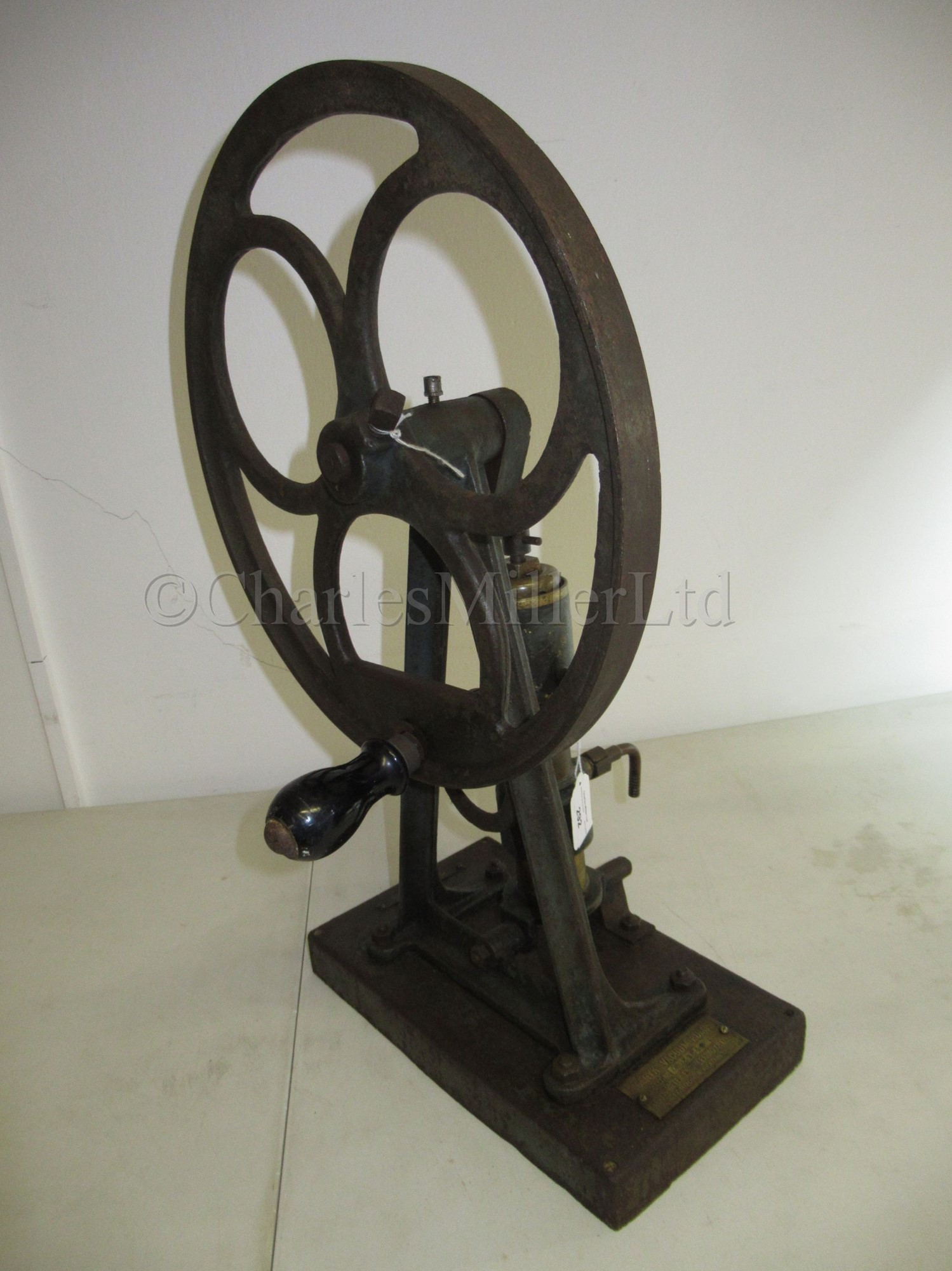 Lot 292 - AN OSCILLATING VACUUM PUMP BY THE PULSOMETER