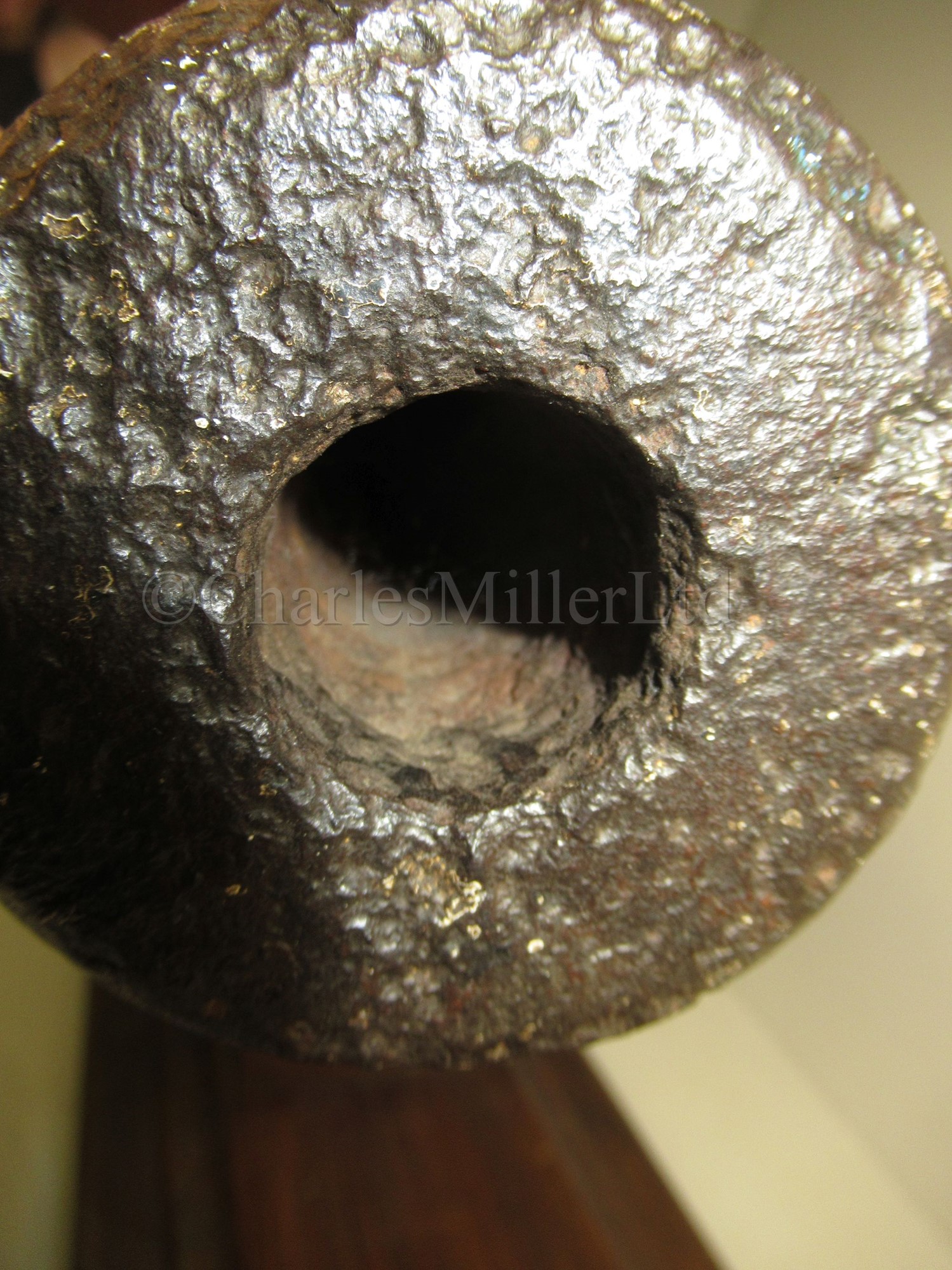 Lot 139 - A 1IN. BORE CAST IRON SWIVEL GUN, CIRCA 1800
