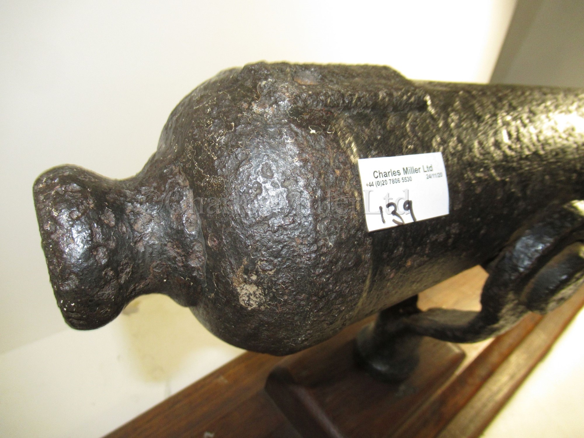 Lot 139 - A 1IN. BORE CAST IRON SWIVEL GUN, CIRCA 1800
