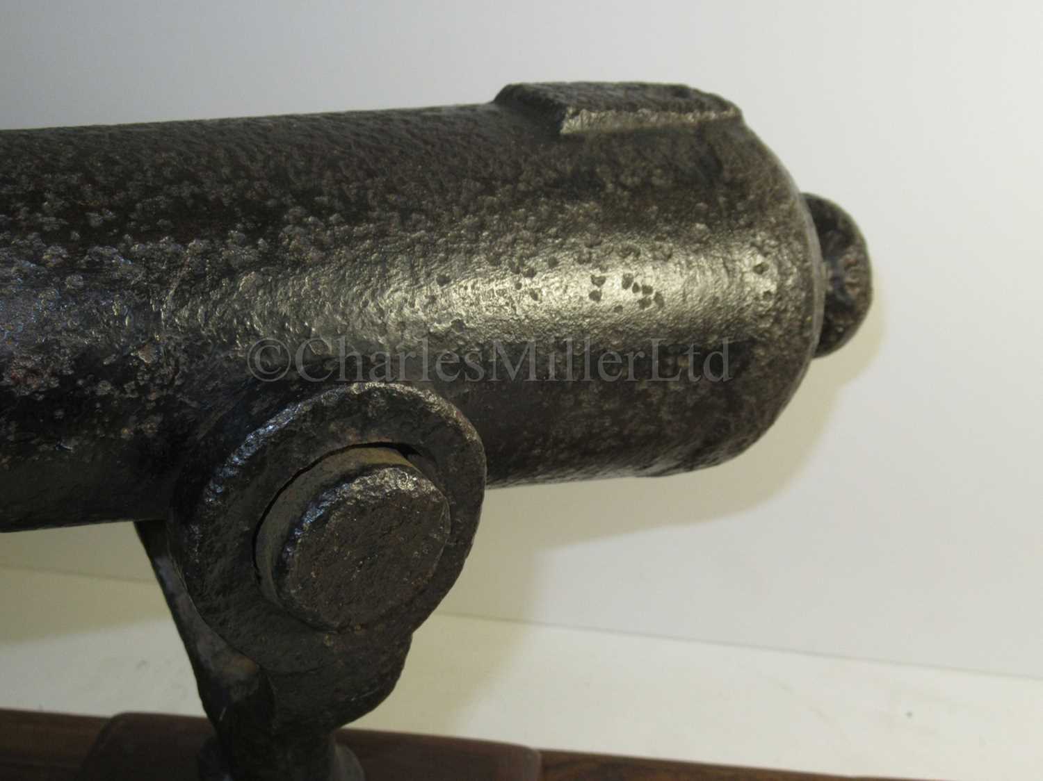 Lot 139 - A 1IN. BORE CAST IRON SWIVEL GUN, CIRCA 1800