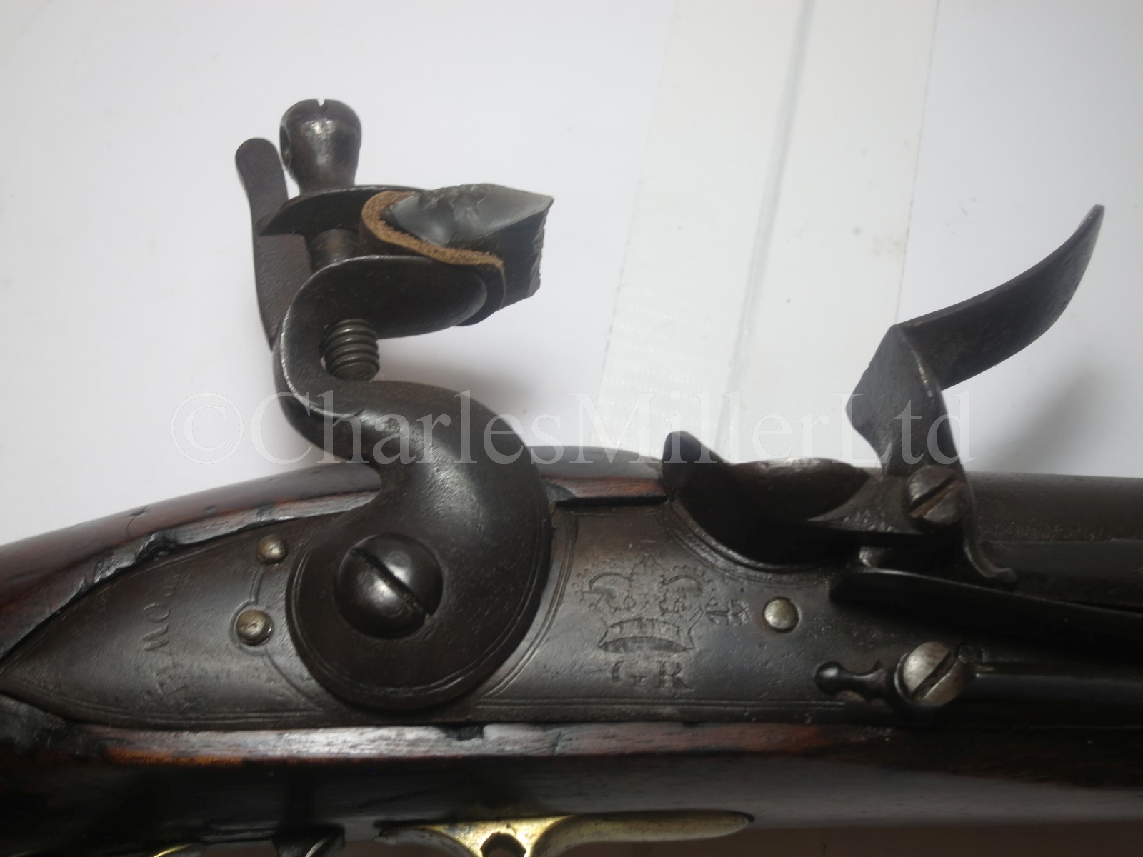 Lot 212 - A SEA SERVICE FLINTLOCK MUSKET FOR THE ROYAL