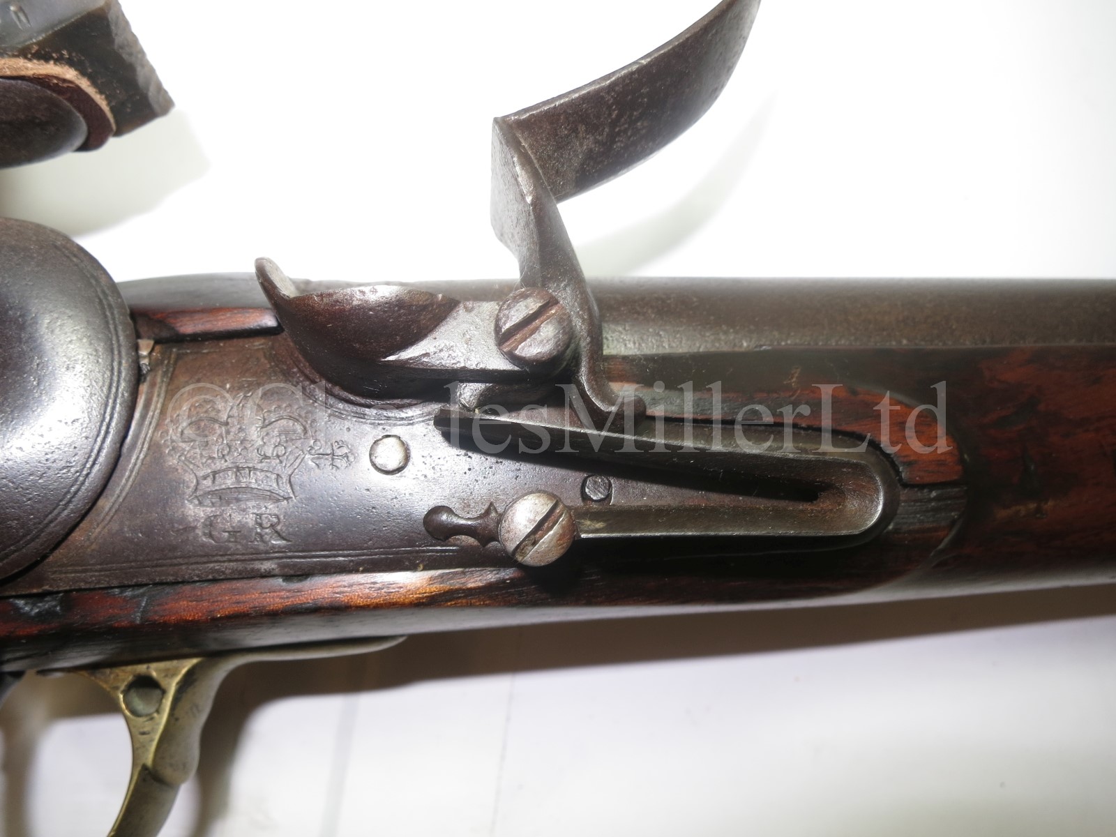 Lot 212 - A SEA SERVICE FLINTLOCK MUSKET FOR THE ROYAL