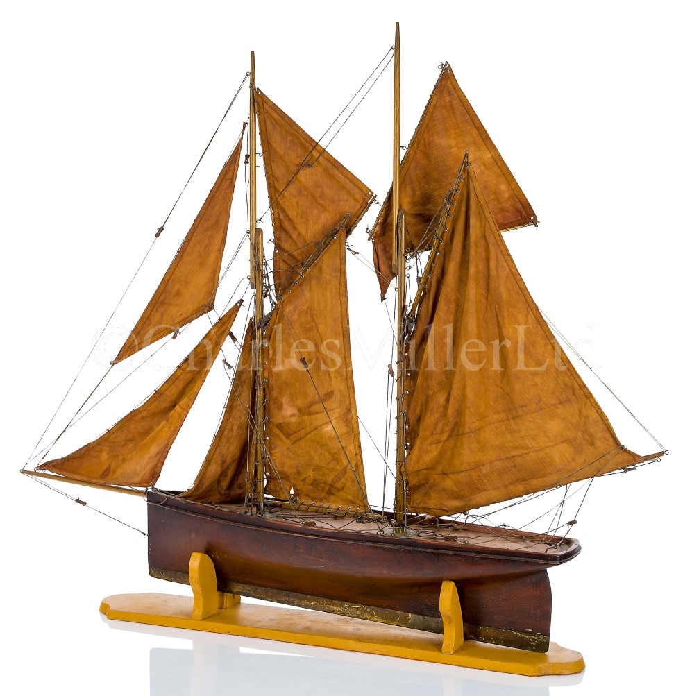 Lot 68 - A STRAIGHT LINE POND YACHT CIRCA 1890