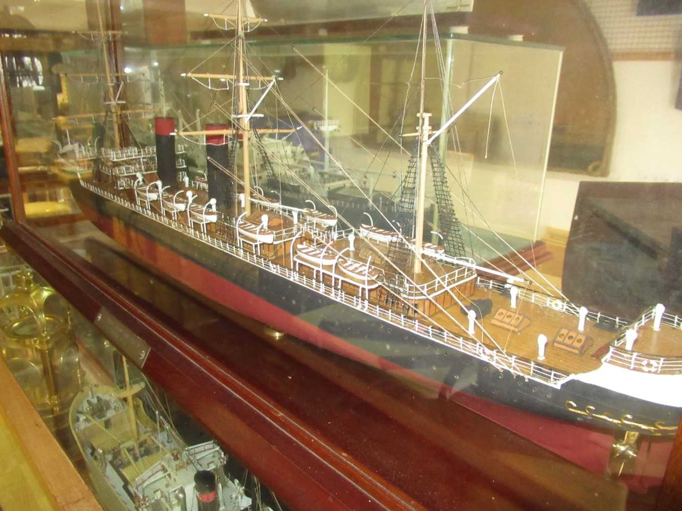 Lot 61 - A 1:48 SCALE STATIC DISPLAY MODEL OF THE