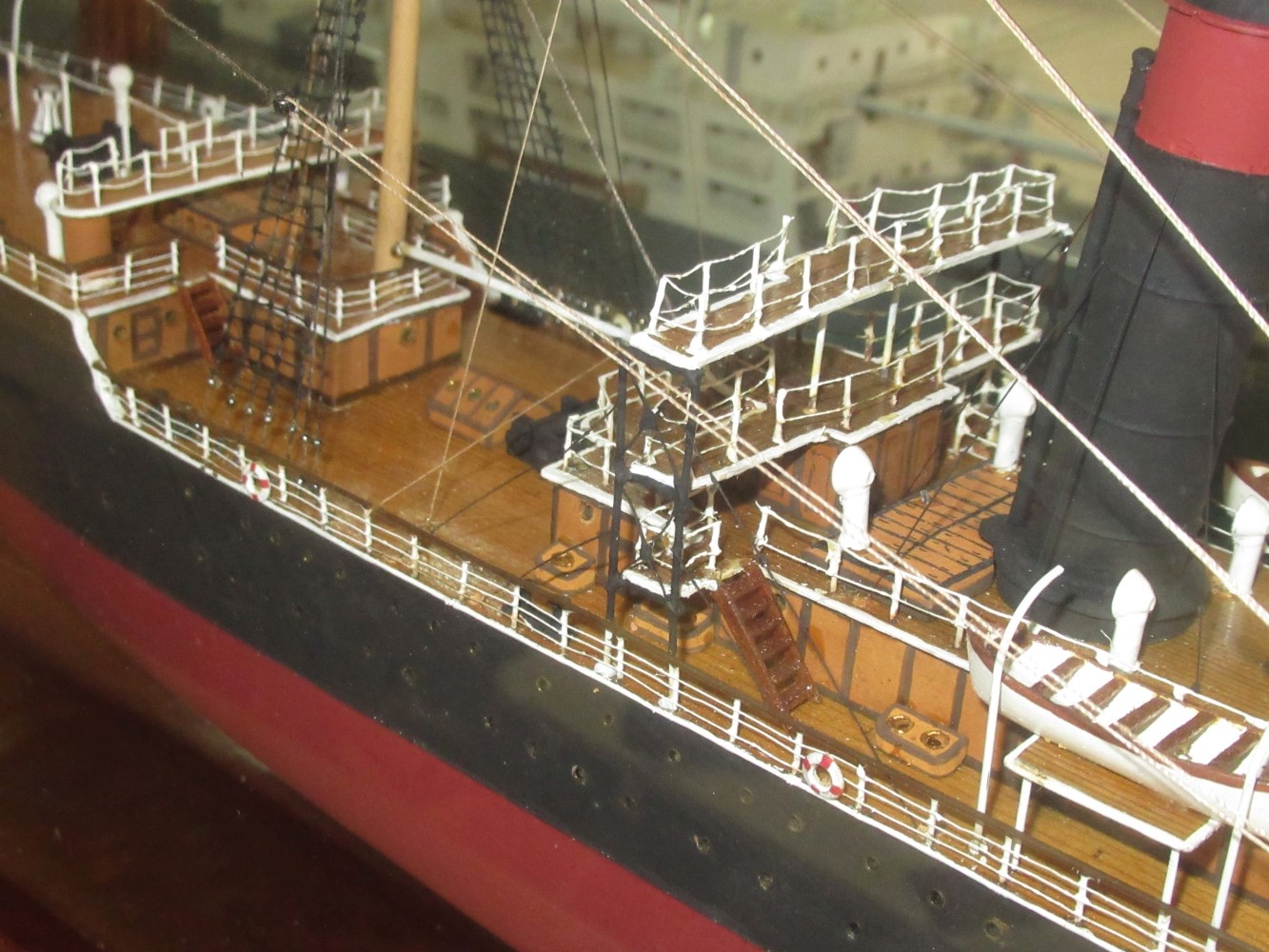 Lot 61 - A 1:48 SCALE STATIC DISPLAY MODEL OF THE