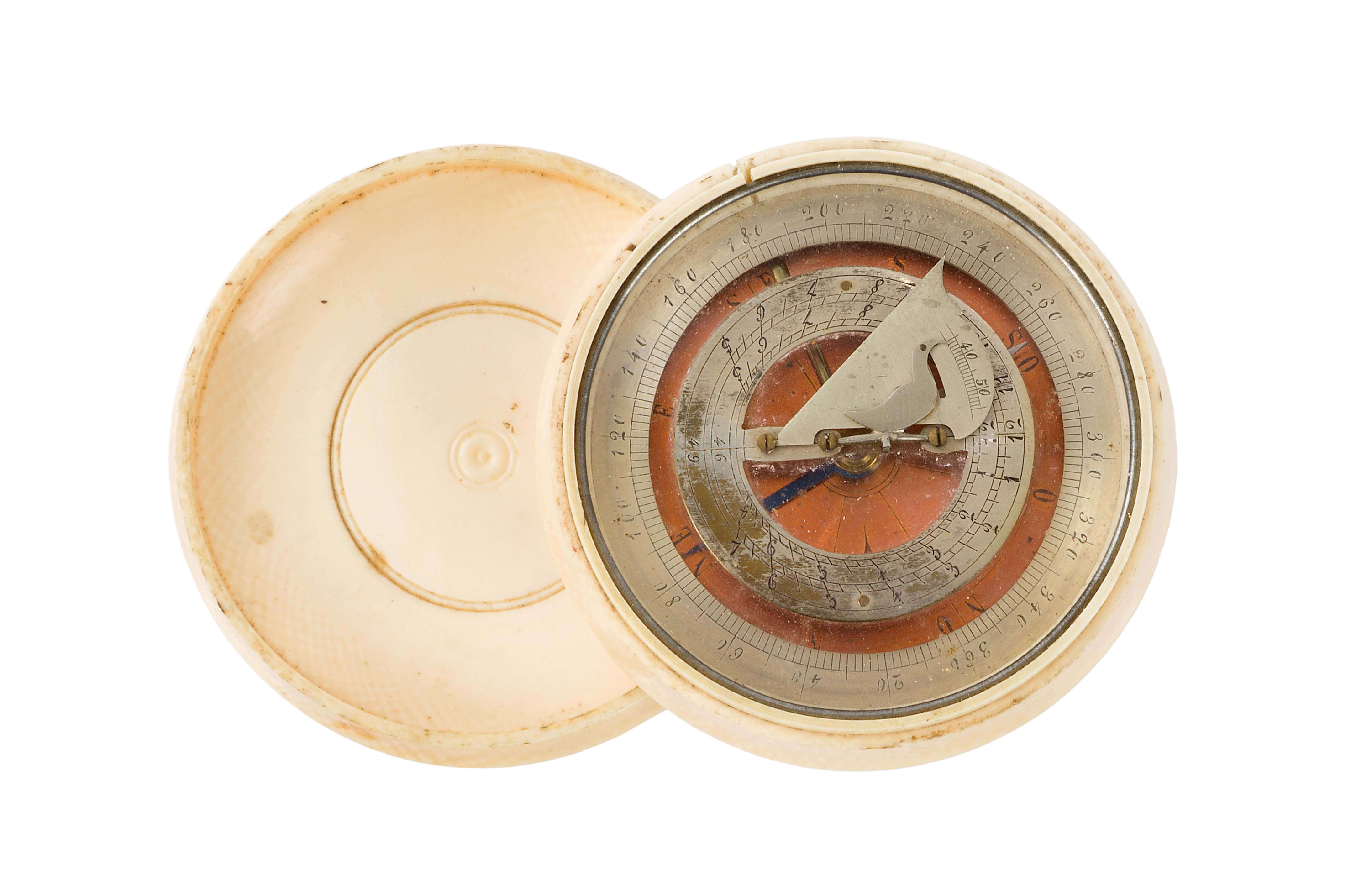 Lot 249 - Ø A CONTINENTAL IVORY POCKET COMPASS SUNDIAL,
