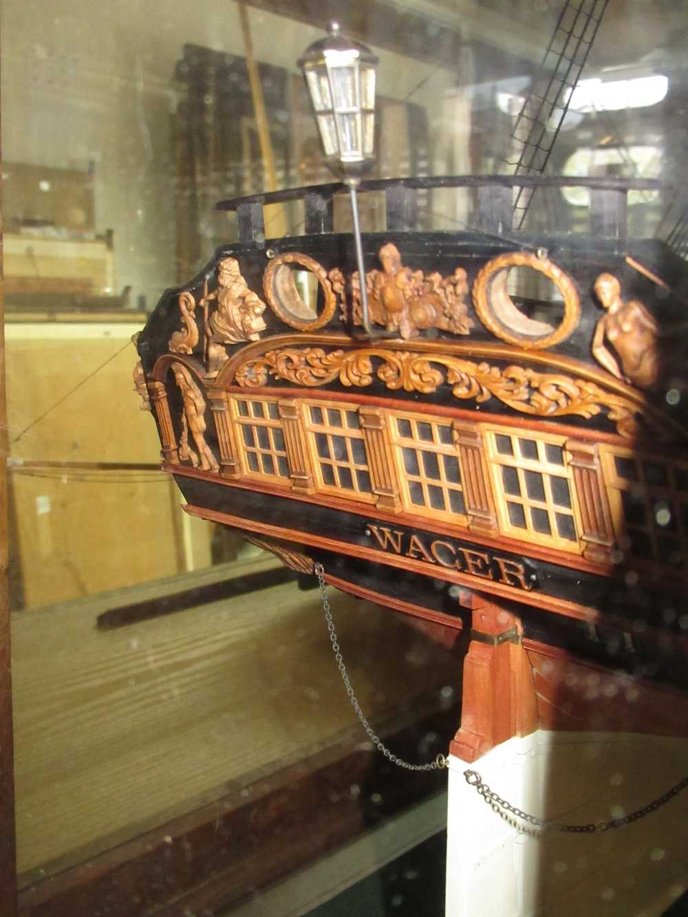 Lot 118 - A FINELY CARVED AND PRESENTED 1:48 SCALE