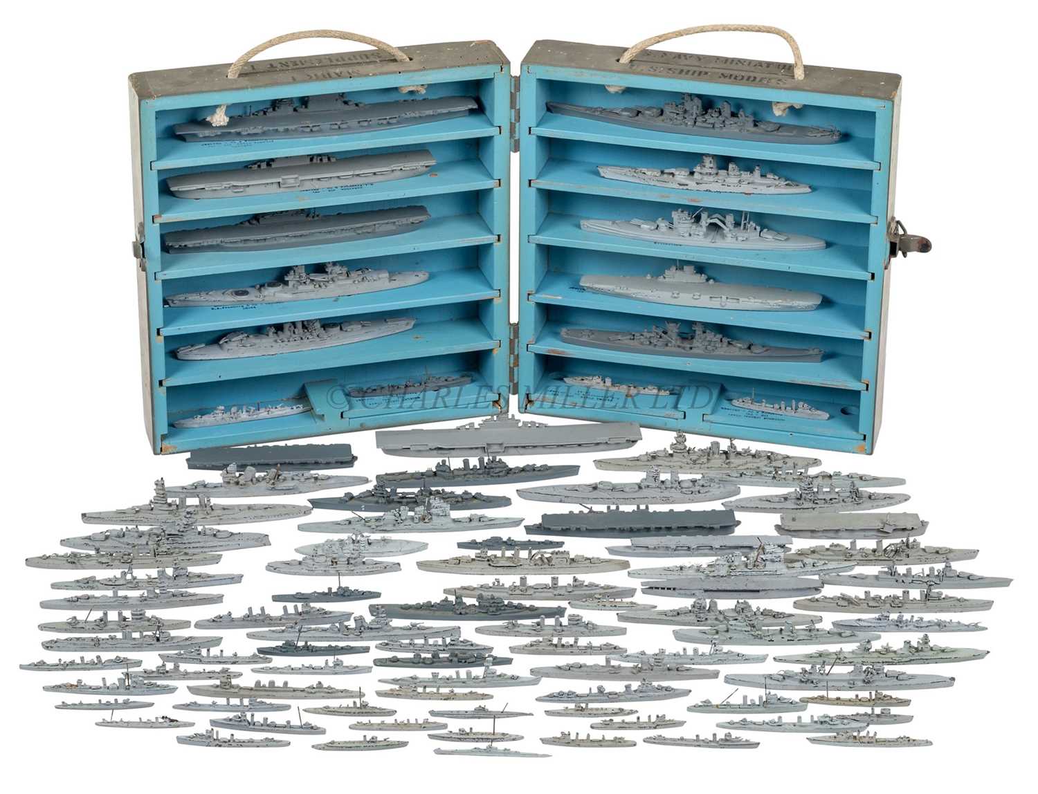 Lot 202 - A COLLECTION OF SECOND WORLD WAR U.S. NAVY