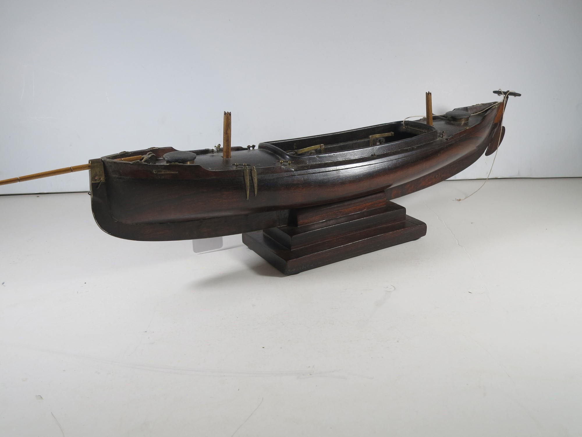 Lot 18 - AN ATTRACTIVE MODEL OF A LUG RIGGED,