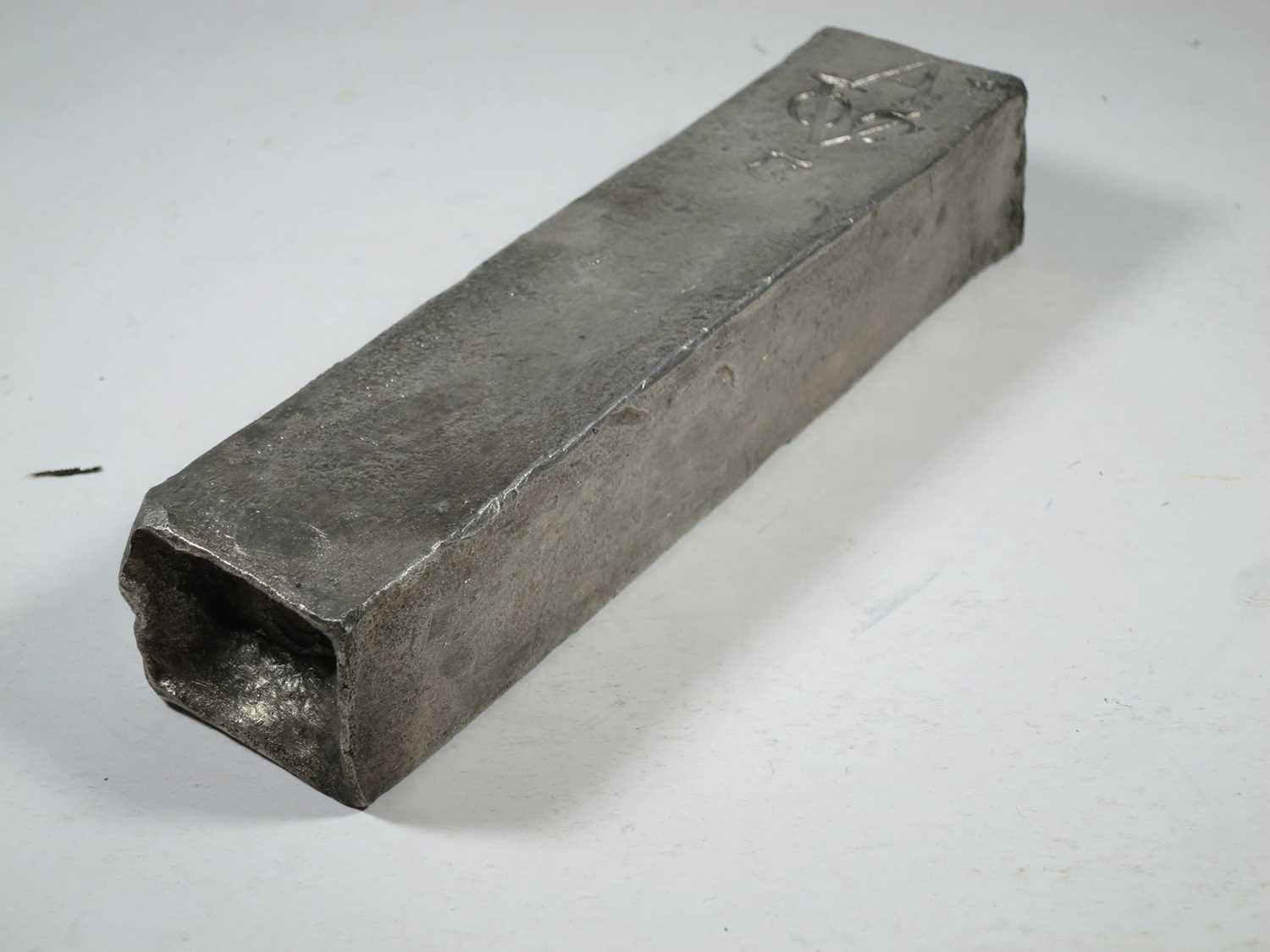 Lot 29 - A DUTCH EAST INDIA COMPANY (V.O.C.) SILVER