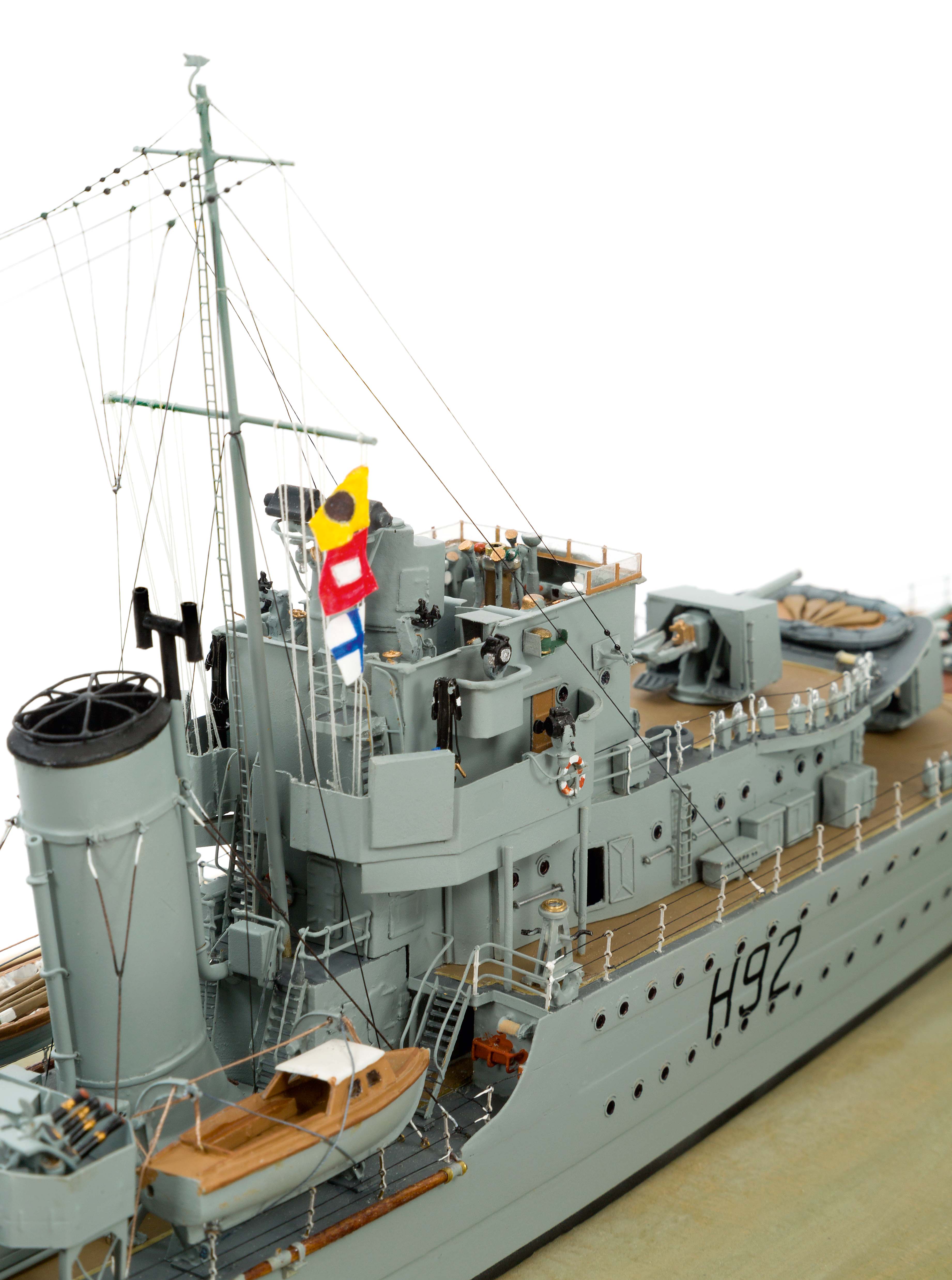Lot 339 - A FINELY DETAILED 1:192 SCALE WATERLINE
