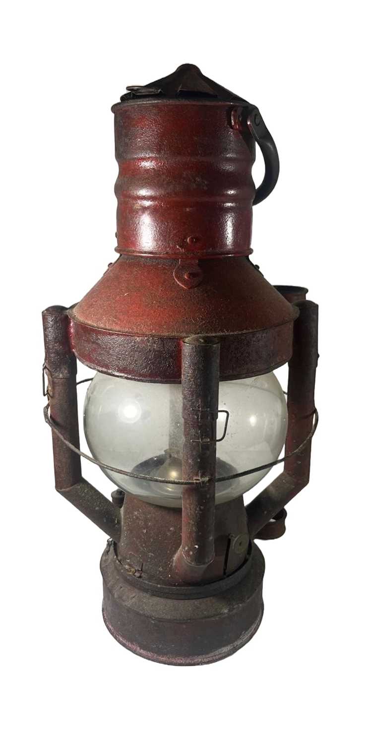 Lot 90 - AN IMPROVED DAN BUOY LAMP, CIRCA 1900