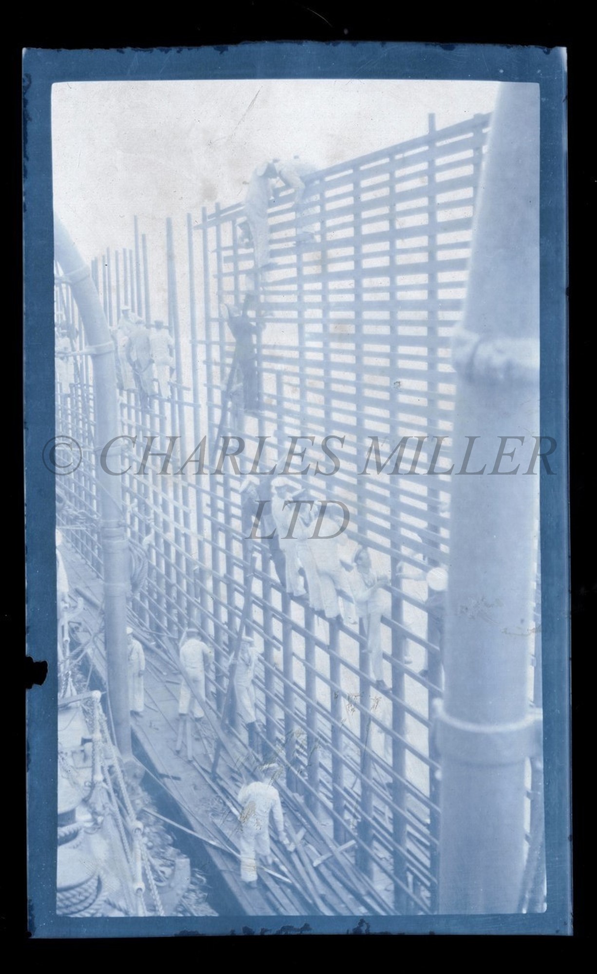Lot 319 - AN INTERESTING 1:192 SCALE MODEL OF THE