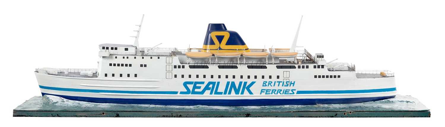 Lot 141 - A TRAVEL AGENT'S WATERLINE MODEL FOR THE M.V.