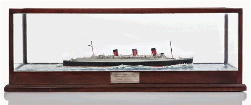 Lot 287 - A SCALE WATERLINE MODEL OF THE R.M.S. QUEEN..