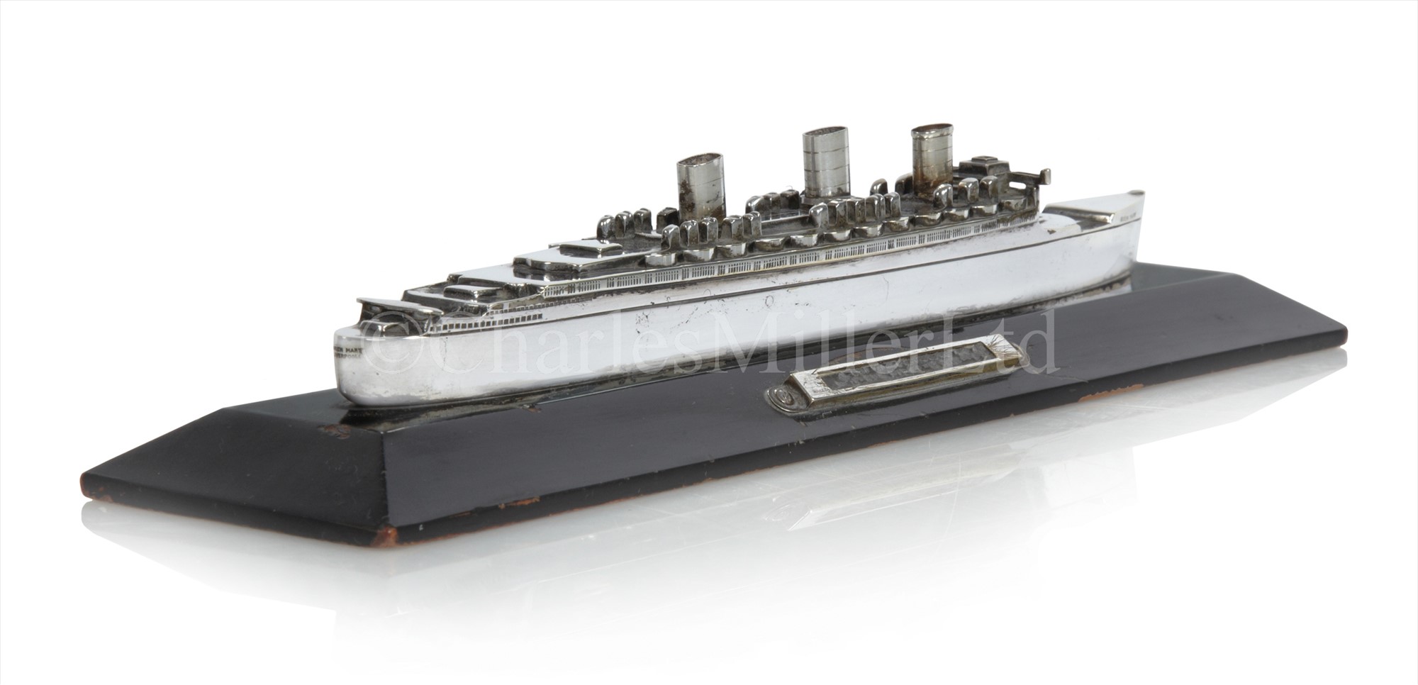 Lot 159 - R.M.S. QUEEN MARY: A SOUVENIR TABLE LIGHTER..